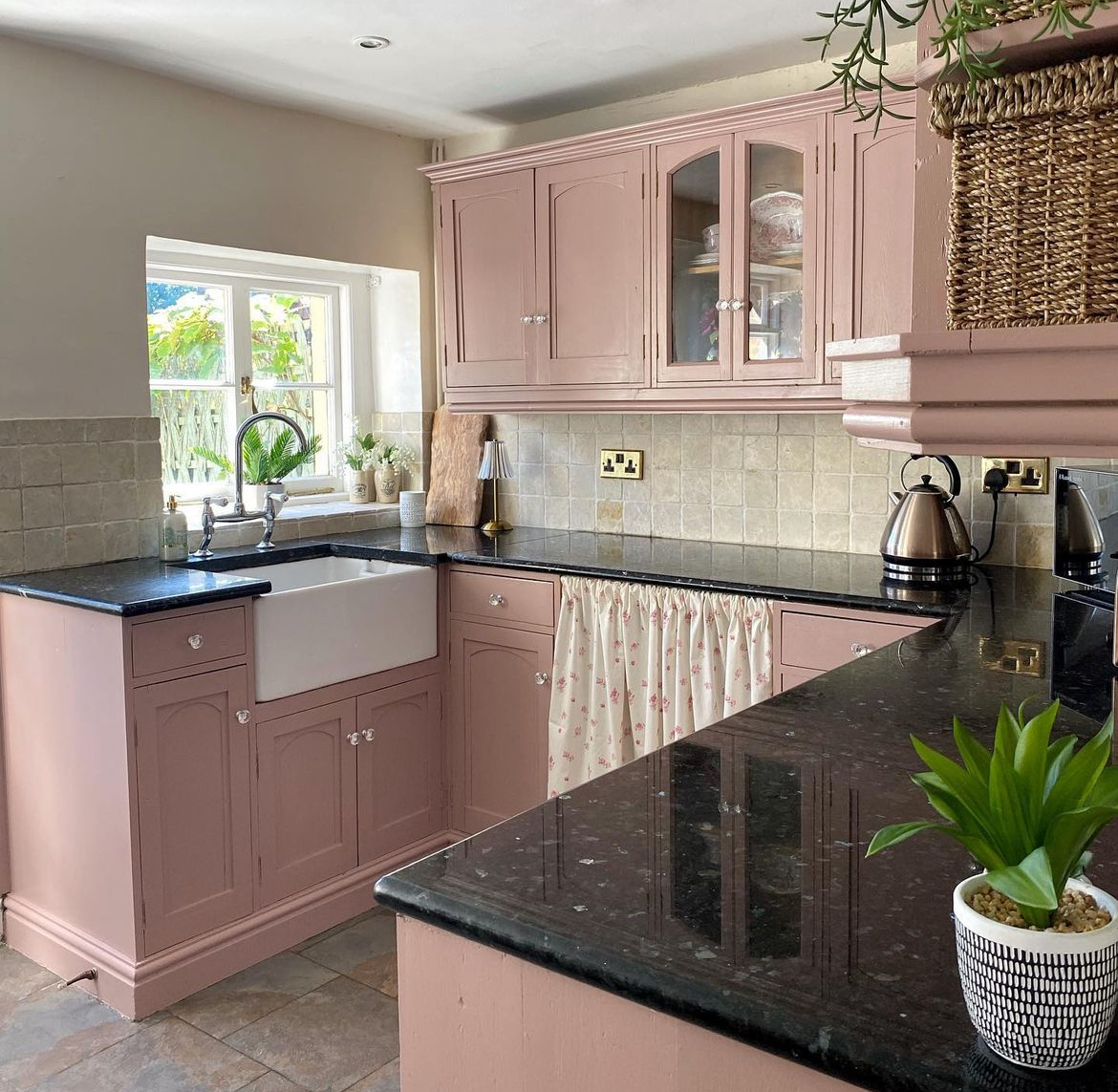 21+ Unique Pink kitchen Decor Ideas You'll Love! - thedecorhomer.com