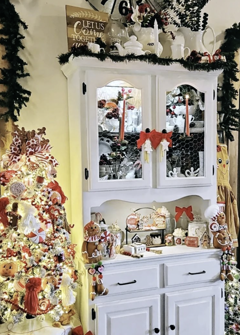 28 Charming Kitchen Cabinet Christmas Decor Ideas for the Holidays ...