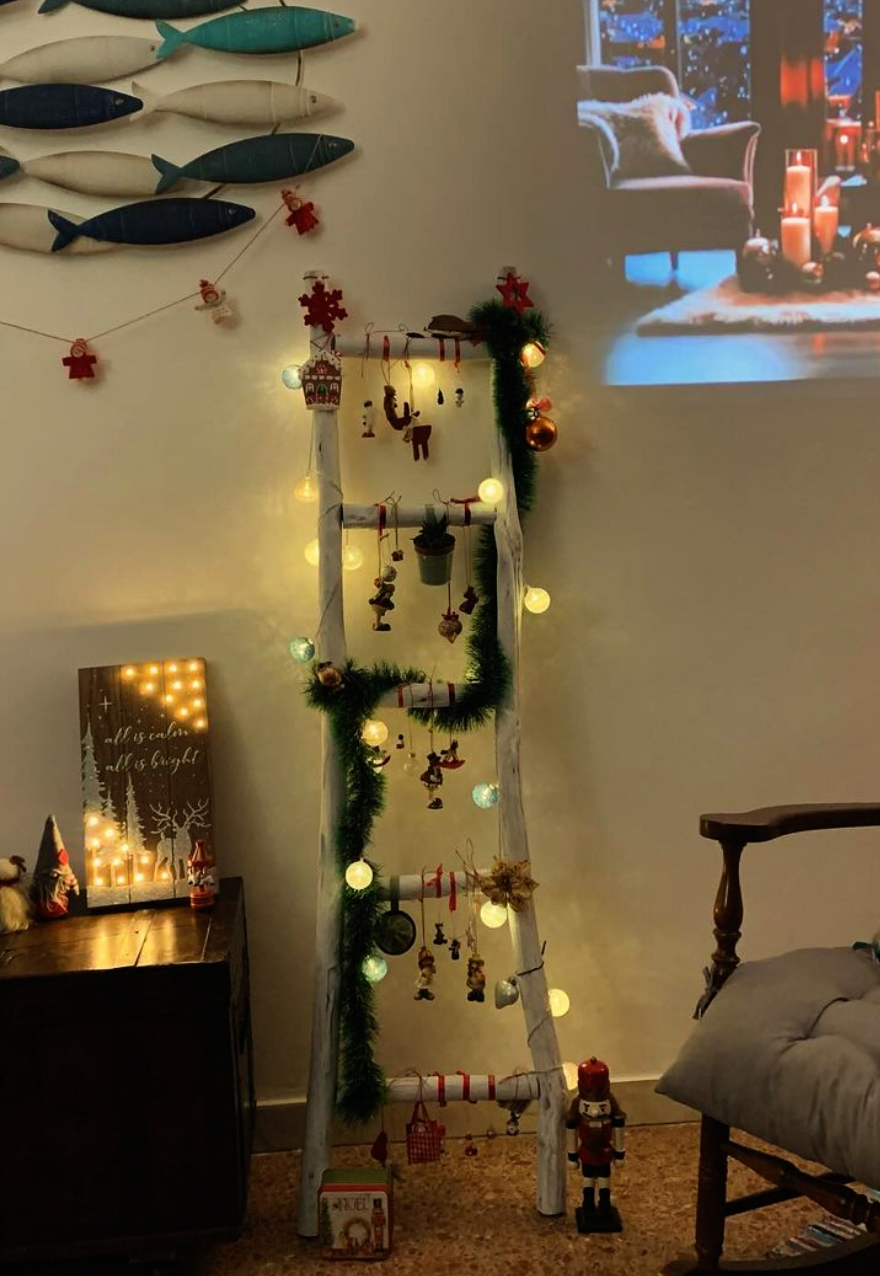33 Festive DIY Christmas Ladder Ideas for a Unique Holiday Touch ...